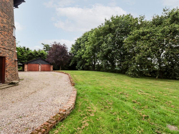 Stay In Our Windmill – Windmill Animal Farm